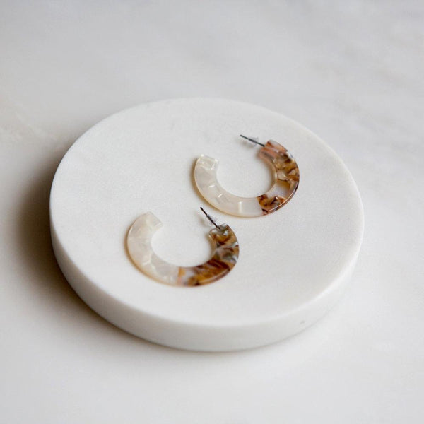 Tortoise Shell Earrings (White/Amber Mixed) - Wynter Bloom